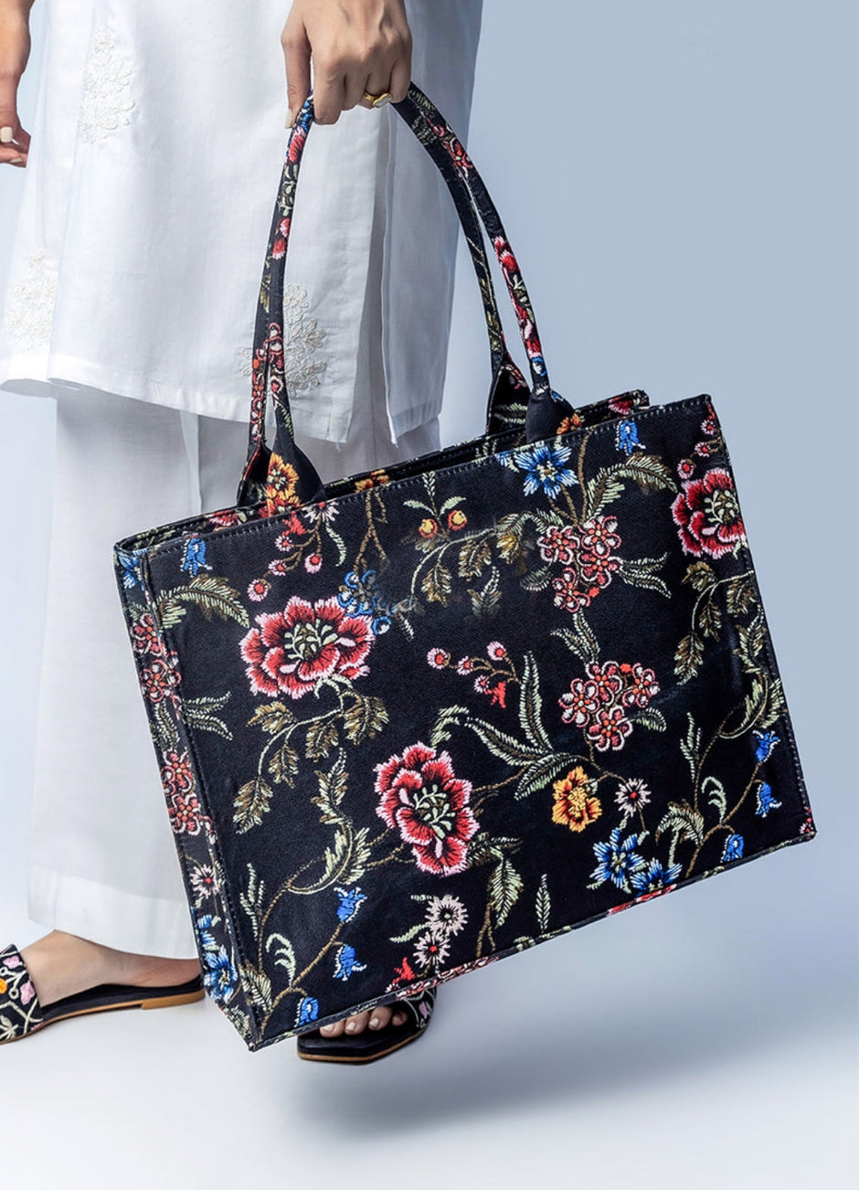 Heart-crafted chic designs to help enhance you outfit. – Bianca Store